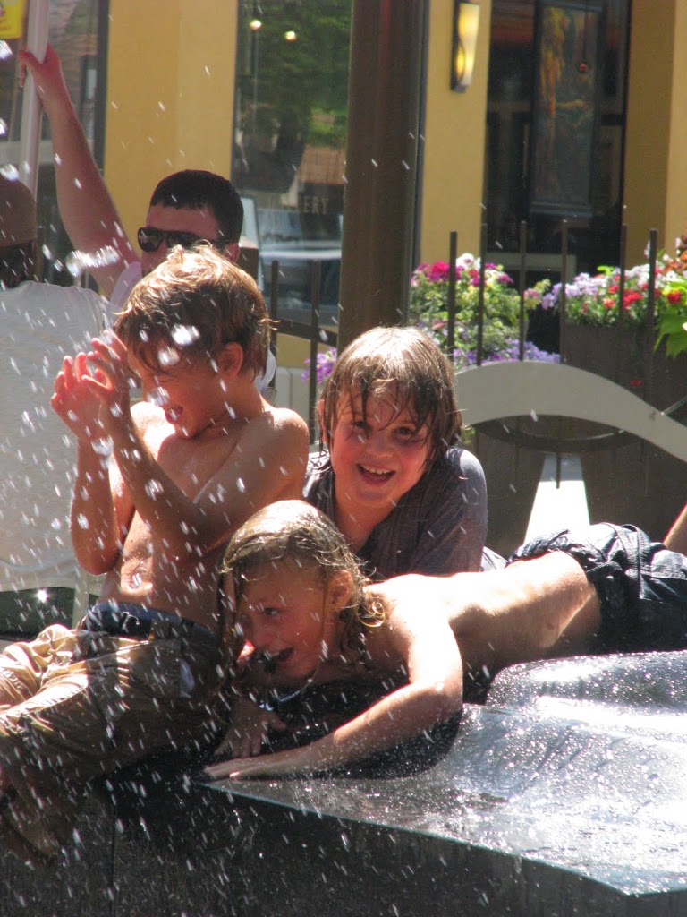 Good Green Fun: Water Fountain Playground - Sweet Greens